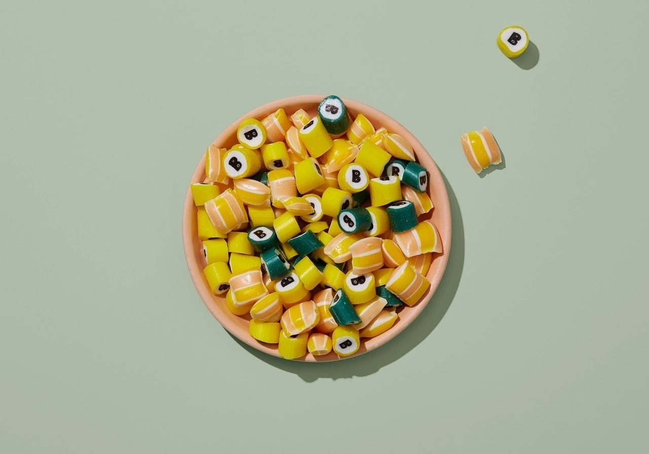 Sam Lucas - nae-design-identity-for-a-pr-agency-in-new-york – Savee