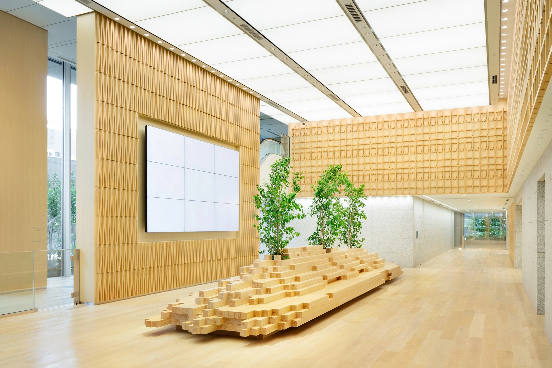 Bernise - TGHQ_035_DC52765_S – Savee