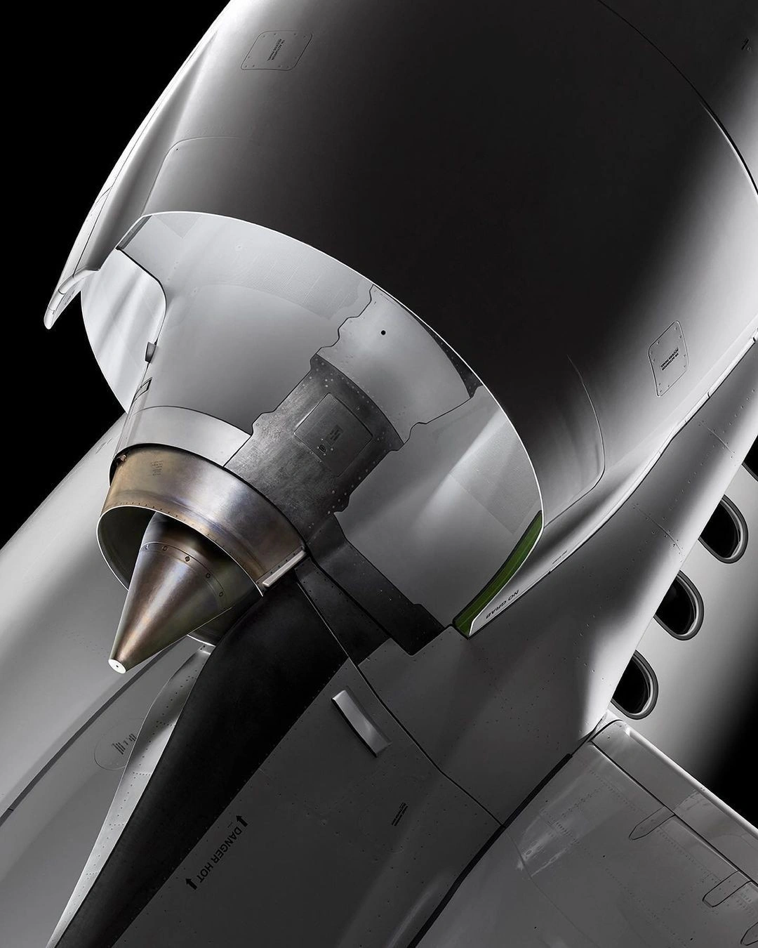 Sumer Mavi - Maxime Guyon / Aircraft: The New Anatomy / Photography / 2020 – Savee